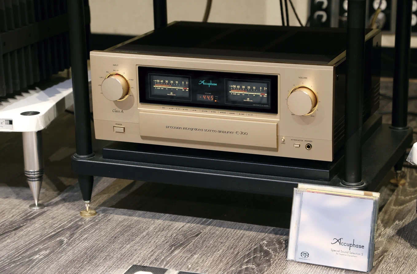 纯甲类一定想到它！Accuphase E-700合并放大器 | FIPLAY